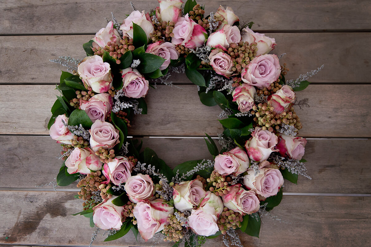 Rose & Greenery Round Wreath – Story Online Store