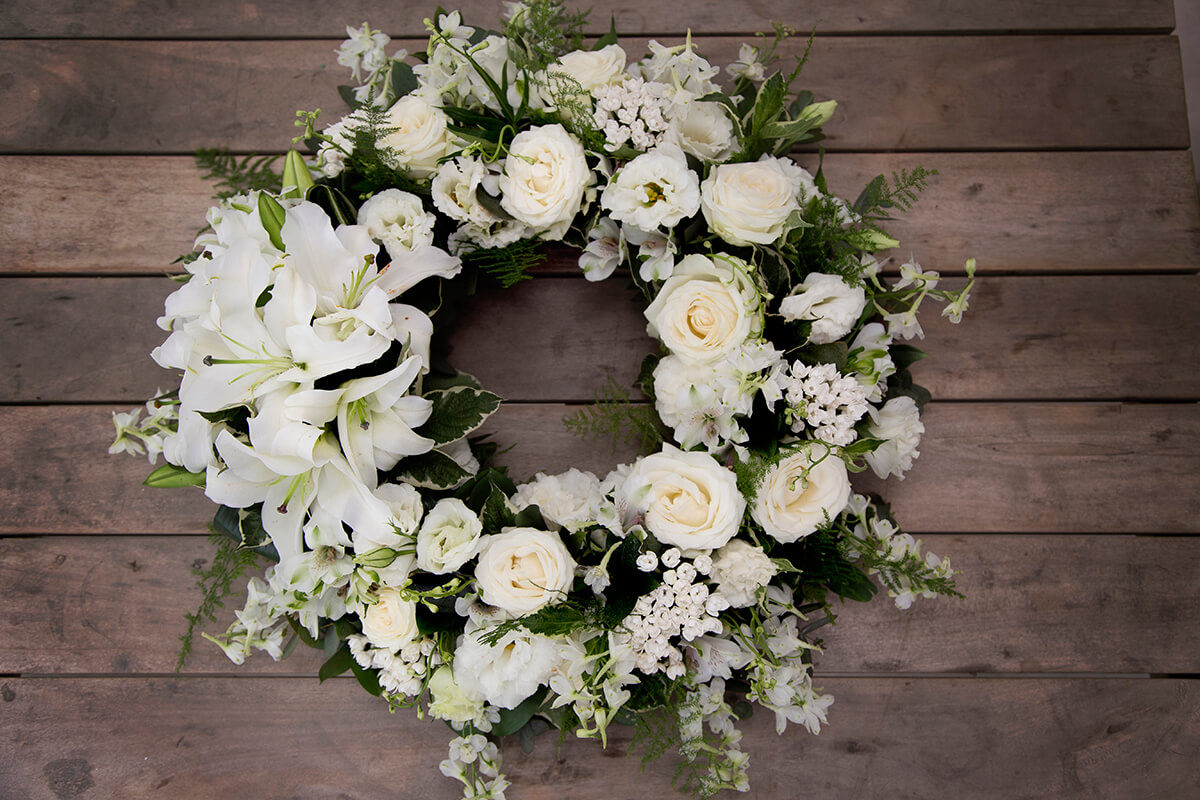 White Round Wreath – Story Online Store